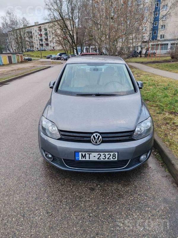 Grey Volkswagen Golf Plus 2010 in Daugavpils, with an engine capacity of 1.60 L and mileage of 0 thousand km for 4700 €, photo 1 on AUTOMOTO.COM.LV