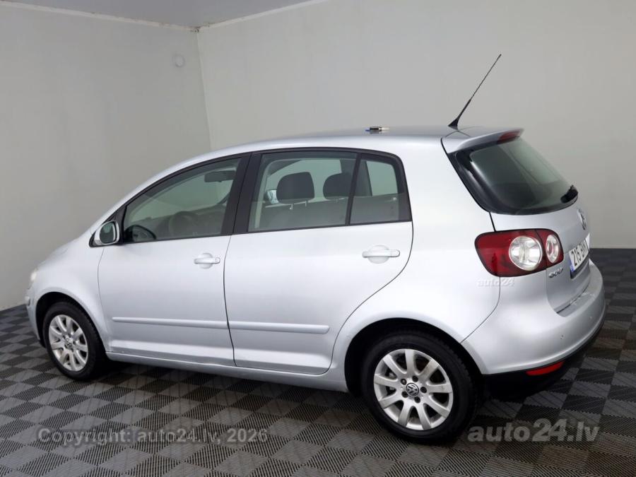 Pelēks Volkswagen Golf Plus 2005 Tallina, ar dzinēja tilpumu 1.60 L un nobraukumu 246 tūkst. km par 1499 €, foto 4 vietnē AUTOMOTO.COM.LV