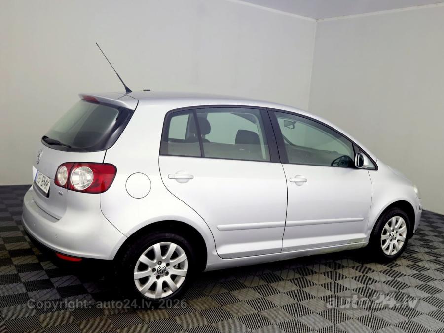 Pelēks Volkswagen Golf Plus 2005 Tallina, ar dzinēja tilpumu 1.60 L un nobraukumu 245 tūkst. km par 1499 €, foto 4 vietnē AUTOMOTO.COM.LV