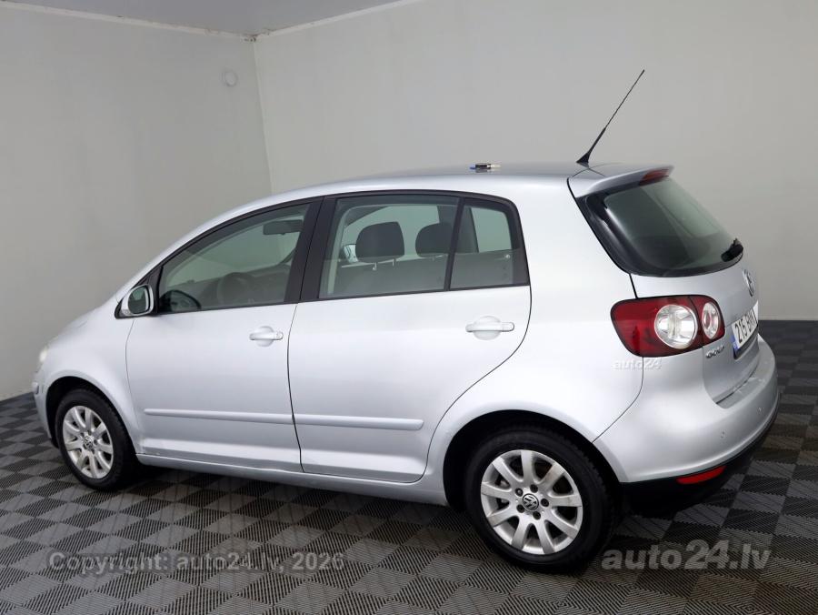 Pelēks Volkswagen Golf Plus 2005 Tallina, ar dzinēja tilpumu 1.60 L un nobraukumu 245 tūkst. km par 1499 €, foto 5 vietnē AUTOMOTO.COM.LV