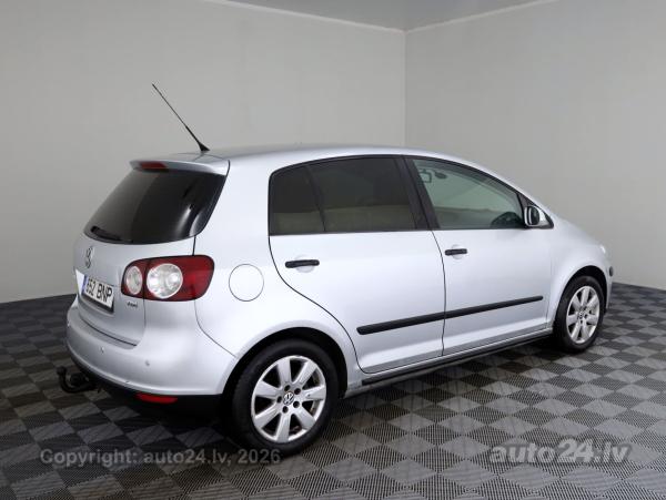 Pelēks Volkswagen Golf Plus 2006 Tallina, ar dzinēja tilpumu 2.00 L un nobraukumu 373 tūkst. km par 999 €, foto 3 vietnē AUTOMOTO.COM.LV