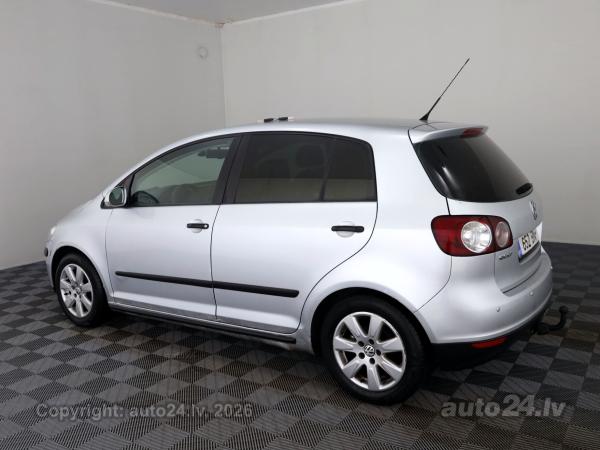 Pelēks Volkswagen Golf Plus 2006 Tallina, ar dzinēja tilpumu 2.00 L un nobraukumu 373 tūkst. km par 999 €, foto 4 vietnē AUTOMOTO.COM.LV