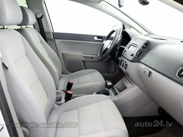 Pelēks Volkswagen Golf Plus 2006 Tallina, ar dzinēja tilpumu 2.00 L un nobraukumu 373 tūkst. km par 999 €, foto 6 vietnē AUTOMOTO.COM.LV