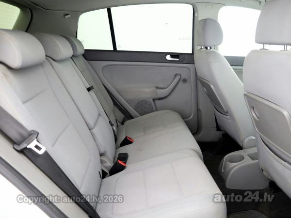 Pelēks Volkswagen Golf Plus 2006 Tallina, ar dzinēja tilpumu 2.00 L un nobraukumu 373 tūkst. km par 999 €, foto 7 vietnē AUTOMOTO.COM.LV