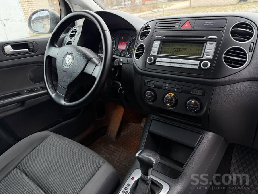 Grey Volkswagen Golf Plus 2007 in Ludza, with an engine capacity of 1.90 L and mileage of 158 thousand km for 4550 €, photo 8 on AUTOMOTO.COM.LV