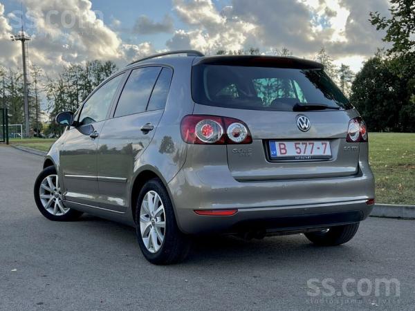 Volkswagen Golf Plus 2013 Cēsis vietnē Pelēks Volkswagen Golf Plus 2013 Cēsis, ar dzinēja tilpumu 2.00 L un nobraukumu 266 tūkst. km par 6500 €, foto 3 vietnē AUTOMOTO.COM.LV