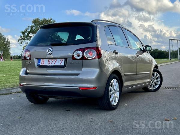 Volkswagen Golf Plus 2013 Cēsis vietnē Pelēks Volkswagen Golf Plus 2013 Cēsis, ar dzinēja tilpumu 2.00 L un nobraukumu 266 tūkst. km par 6500 €, foto 5 vietnē AUTOMOTO.COM.LV