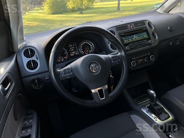 Volkswagen Golf Plus 2013 Cēsis vietnē Pelēks Volkswagen Golf Plus 2013 Cēsis, ar dzinēja tilpumu 2.00 L un nobraukumu 266 tūkst. km par 6500 €, foto 8 vietnē AUTOMOTO.COM.LV