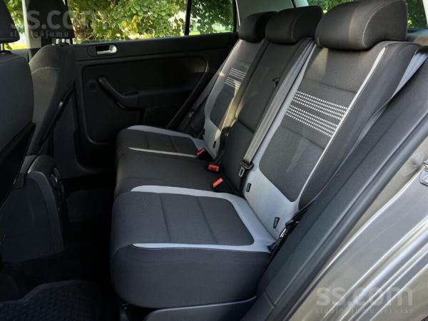 Volkswagen Golf Plus 2013 Cēsis vietnē Pelēks Volkswagen Golf Plus 2013 Cēsis, ar dzinēja tilpumu 2.00 L un nobraukumu 266 tūkst. km par 6500 €, foto 10 vietnē AUTOMOTO.COM.LV