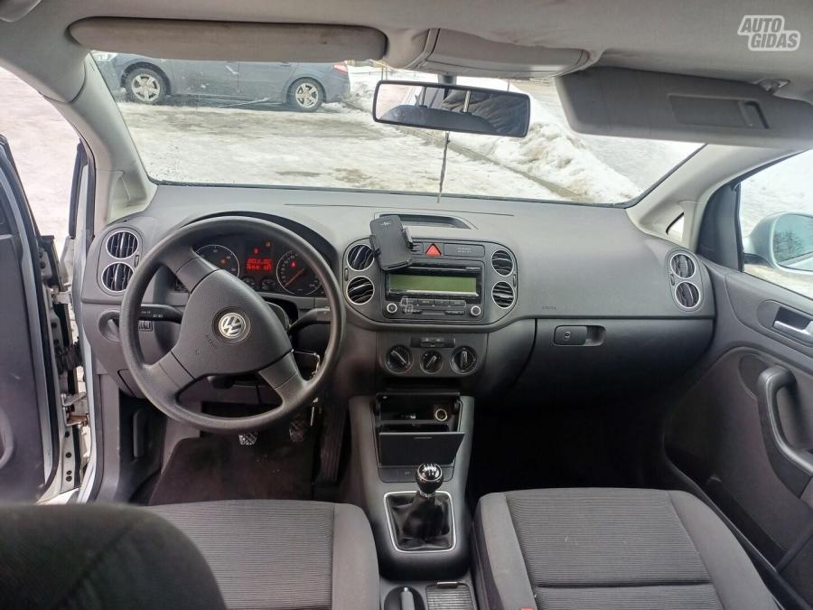 Volkswagen Golf Plus 2006 in Kaunas, with an engine capacity of 1.90 L and mileage of 2615 thousand km for 1750 €, photo 12 on AUTOMOTO.COM.LV