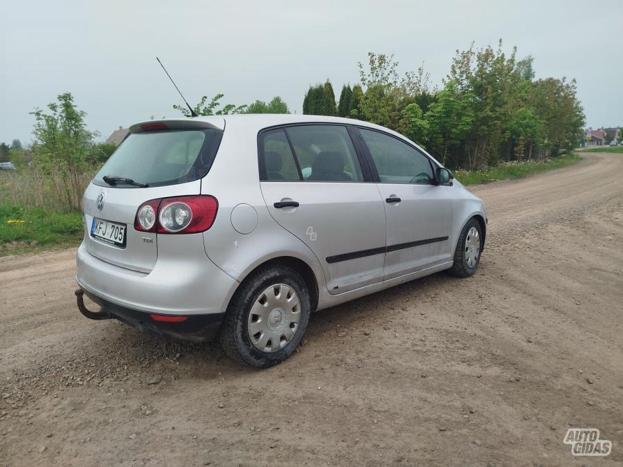 Volkswagen Golf Plus 2006 in Pakruojis, with an engine capacity of 1.90 L and mileage of 291 thousand km for 999 €, photo 4 on AUTOMOTO.COM.LV