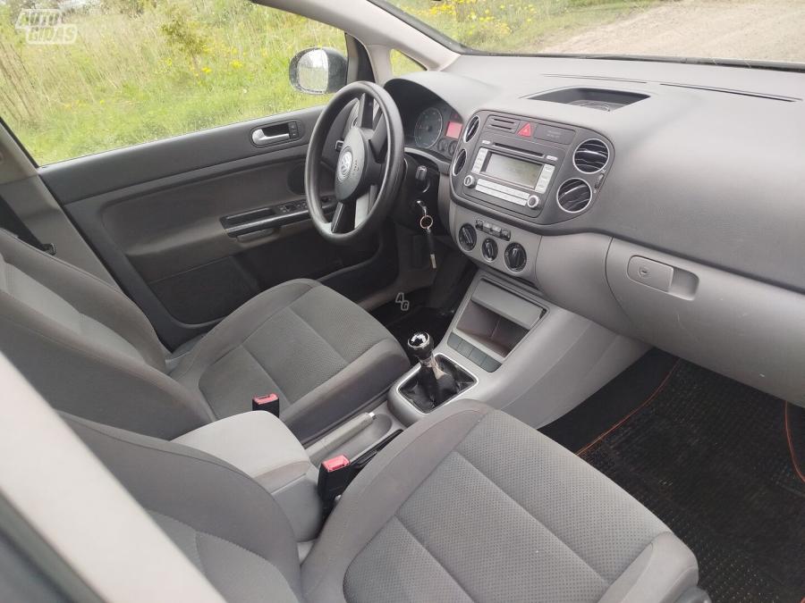 Volkswagen Golf Plus 2006 in Pakruojis, with an engine capacity of 1.90 L and mileage of 291 thousand km for 999 €, photo 7 on AUTOMOTO.COM.LV