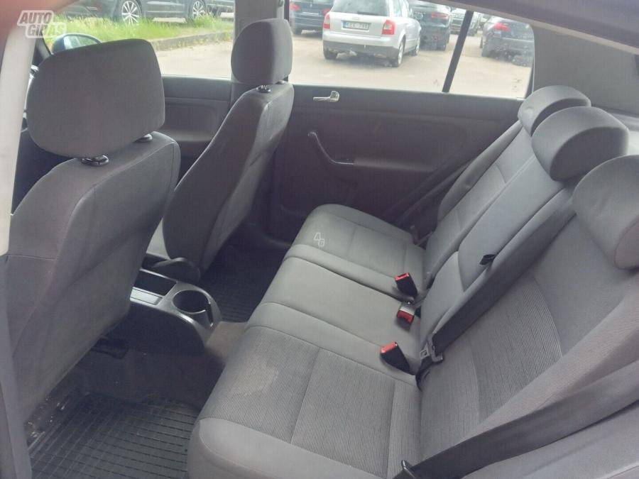 Volkswagen Golf Plus 2006 in Siauliai, with an engine capacity of 1.90 L and mileage of 290 thousand km for 1480 €, photo 14 on AUTOMOTO.COM.LV