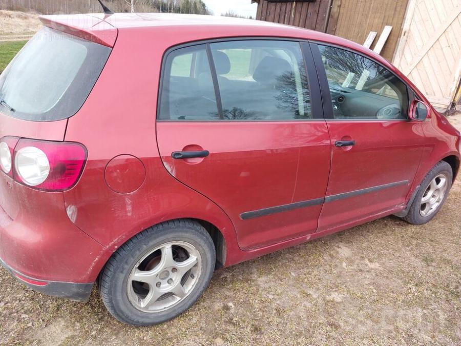 Volkswagen Golf Plus 2006 in Riga, with an engine capacity of 1.60 L and mileage of 306 thousand km for 1700 €, photo 6 on AUTOMOTO.COM.LV