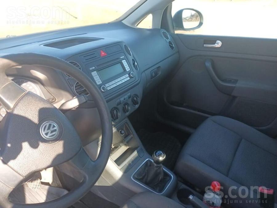 Volkswagen Golf Plus 2007 in Riga, with an engine capacity of 1.90 L and mileage of 383 thousand km for 1300 €, photo 5 on AUTOMOTO.COM.LV