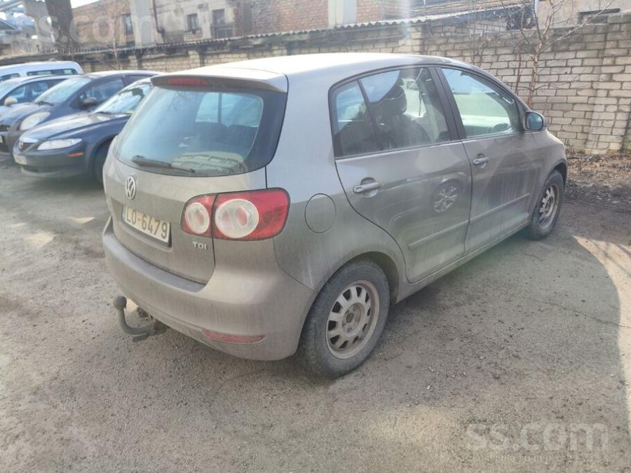 Volkswagen Golf Plus 2009 Rīga, ar dzinēja tilpumu 1.60 L un nobraukumu 336 tūkst. km par 1650 €, foto 4 vietnē AUTOMOTO.COM.LV
