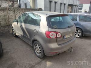 Volkswagen Golf Plus 2009 Rīga, ar dzinēja tilpumu 1.60 L un nobraukumu 336 tūkst. km par 1650 €, foto 5 vietnē AUTOMOTO.COM.LV