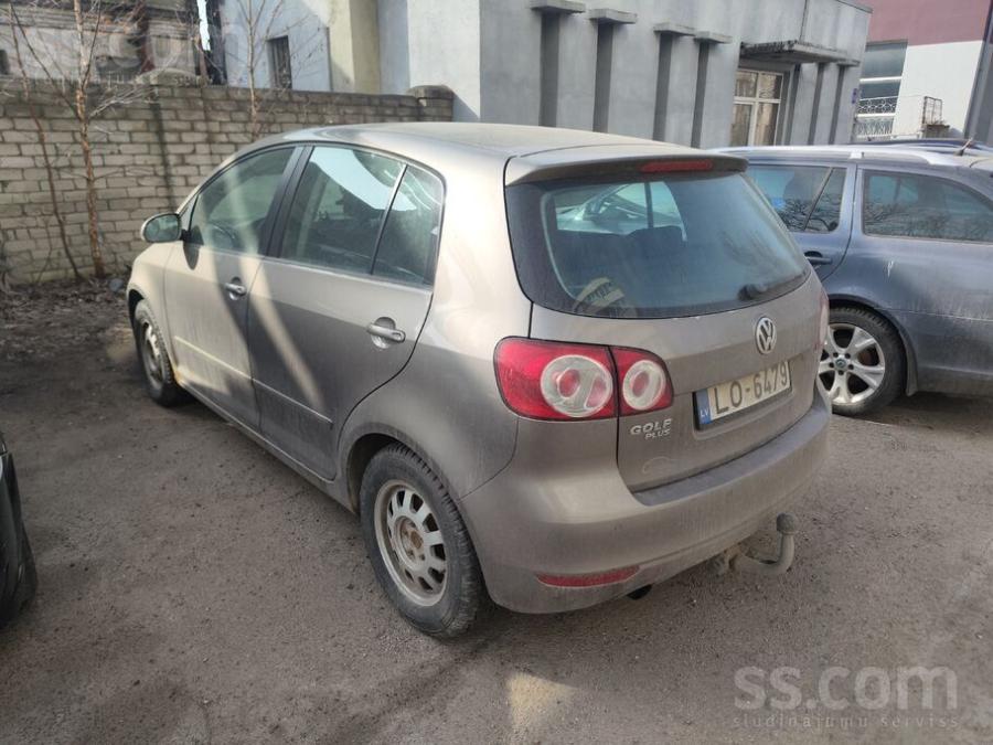 Volkswagen Golf Plus 2009 Rīga, ar dzinēja tilpumu 1.60 L un nobraukumu 336 tūkst. km par 1650 €, foto 5 vietnē AUTOMOTO.COM.LV