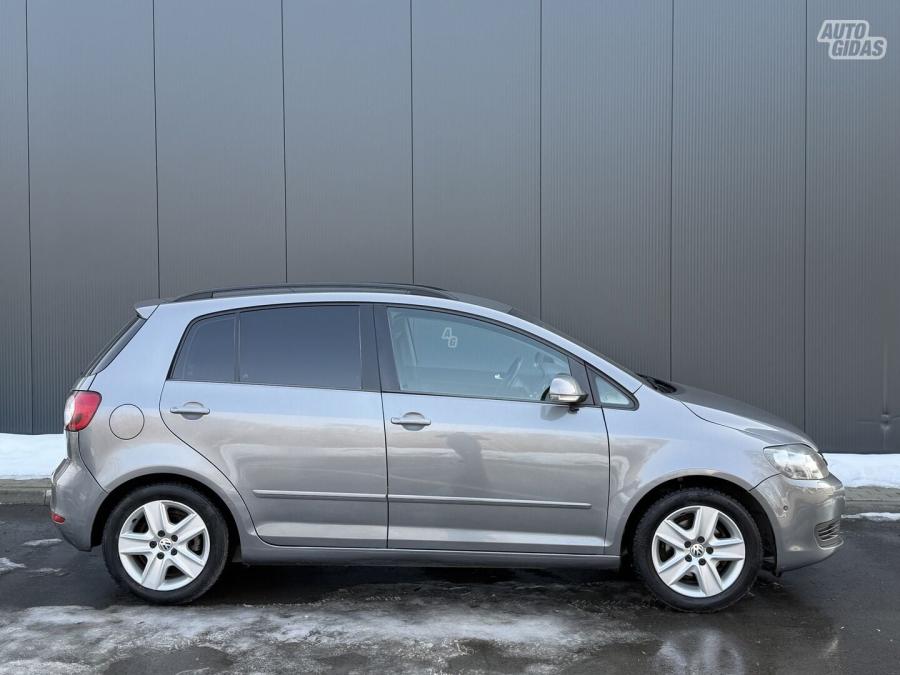 Volkswagen Golf Plus 2010 Panevēža, ar dzinēja tilpumu 1.60 L un nobraukumu 272 tūkst. km par 2790 €, foto 4 vietnē AUTOMOTO.COM.LV