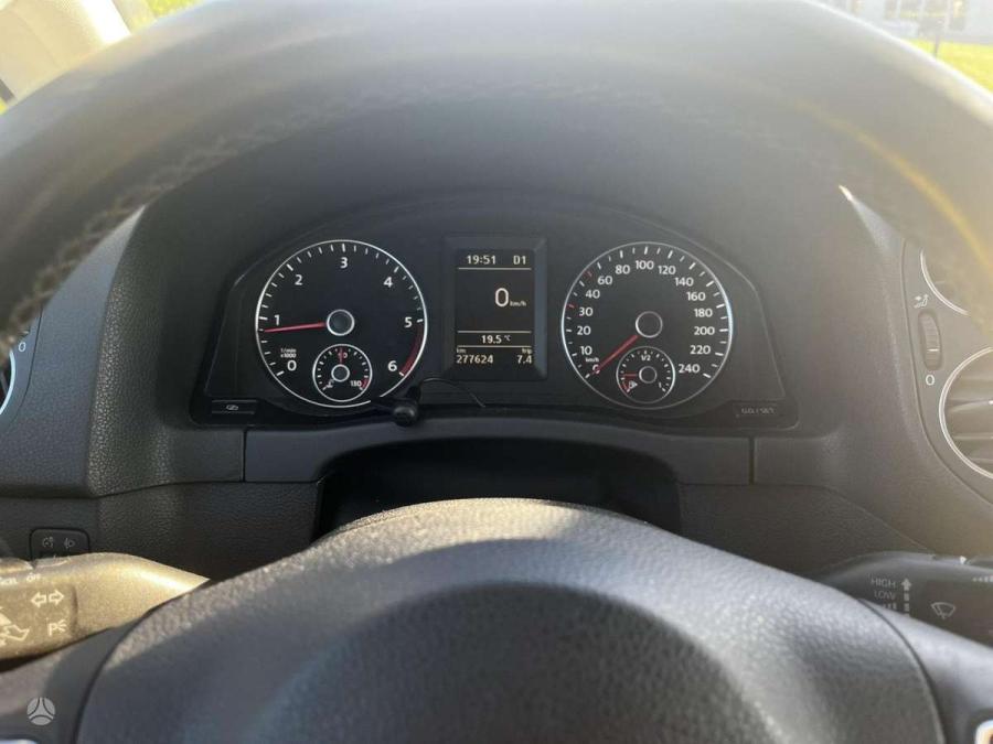 Volkswagen Golf Plus 2012 in Siauliai, with an engine capacity of 1.90 L and mileage of 270 thousand km for 5100 €, photo 8 on AUTOMOTO.COM.LV