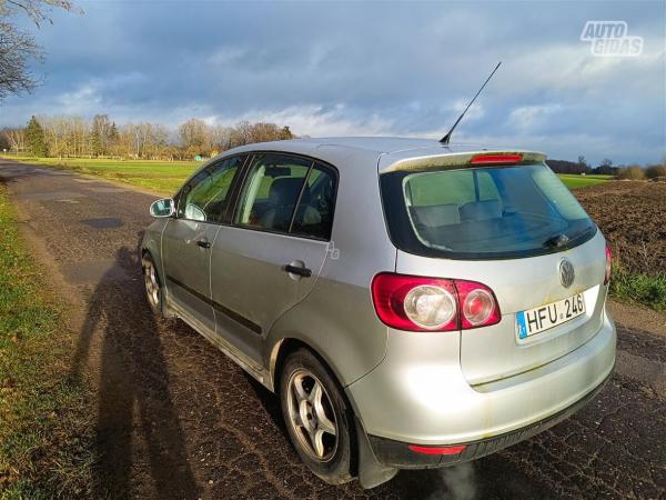 Volkswagen Golf Plus 2005 Viļņa, ar dzinēja tilpumu 1.60 L un nobraukumu 270 tūkst. km par 1200 €, foto 5 vietnē AUTOMOTO.COM.LV