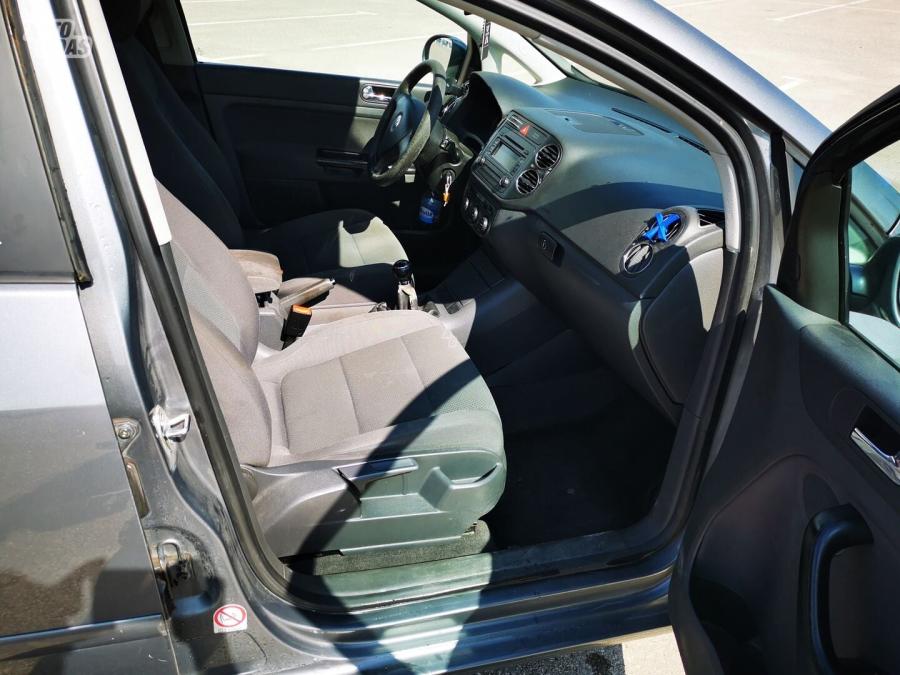 Volkswagen Golf Plus 2006 in Ukmerge, with an engine capacity of 1.90 L and mileage of 300 thousand km for 1600 €, photo 11 on AUTOMOTO.COM.LV