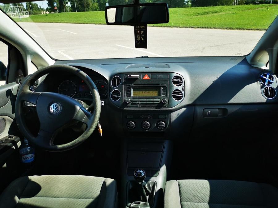 Volkswagen Golf Plus 2006 in Ukmerge, with an engine capacity of 1.90 L and mileage of 300 thousand km for 1600 €, photo 12 on AUTOMOTO.COM.LV