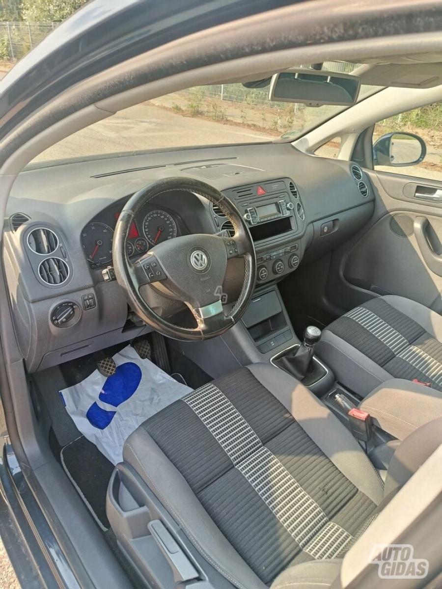 Volkswagen Golf Plus 2008 in Marijampole, with an engine capacity of 1.90 L and mileage of 263 thousand km for 2750 €, photo 11 on AUTOMOTO.COM.LV