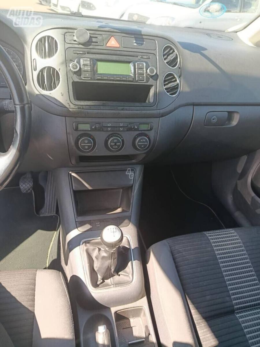 Volkswagen Golf Plus 2008 in Jonava, with an engine capacity of 1.90 L and mileage of 398 thousand km for 2400 €, photo 13 on AUTOMOTO.COM.LV