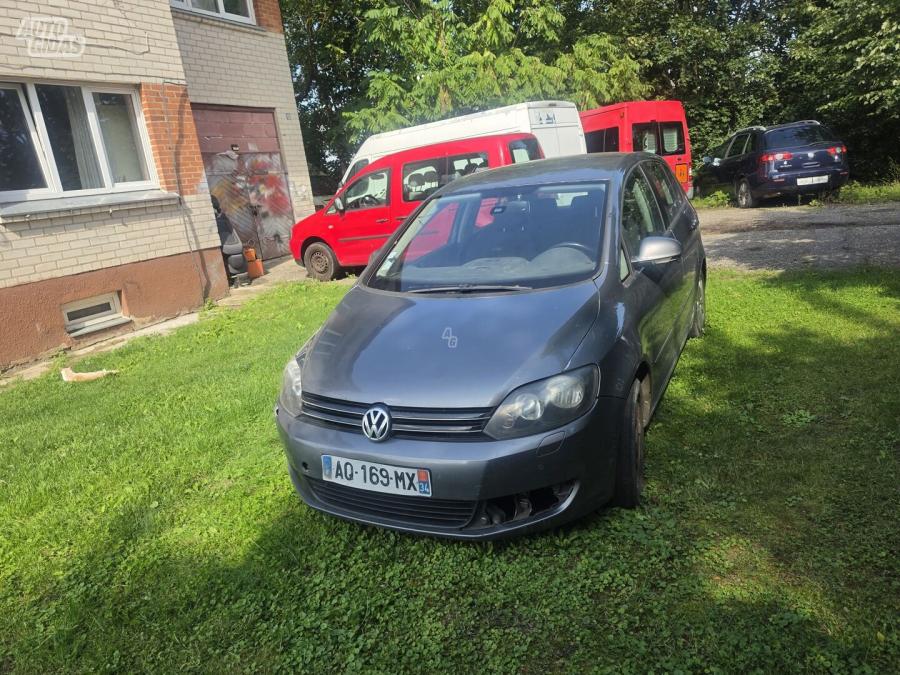 Volkswagen Golf Plus 2010 Viļņa, ar dzinēja tilpumu 1.60 L un nobraukumu 267 tūkst. km par 2250 €, foto 3 vietnē AUTOMOTO.COM.LV