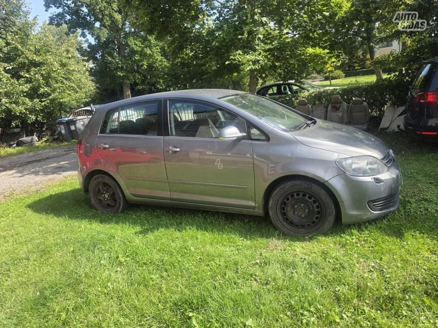 Volkswagen Golf Plus 2010 Viļņa, ar dzinēja tilpumu 1.60 L un nobraukumu 267 tūkst. km par 2250 €, foto 5 vietnē AUTOMOTO.COM.LV