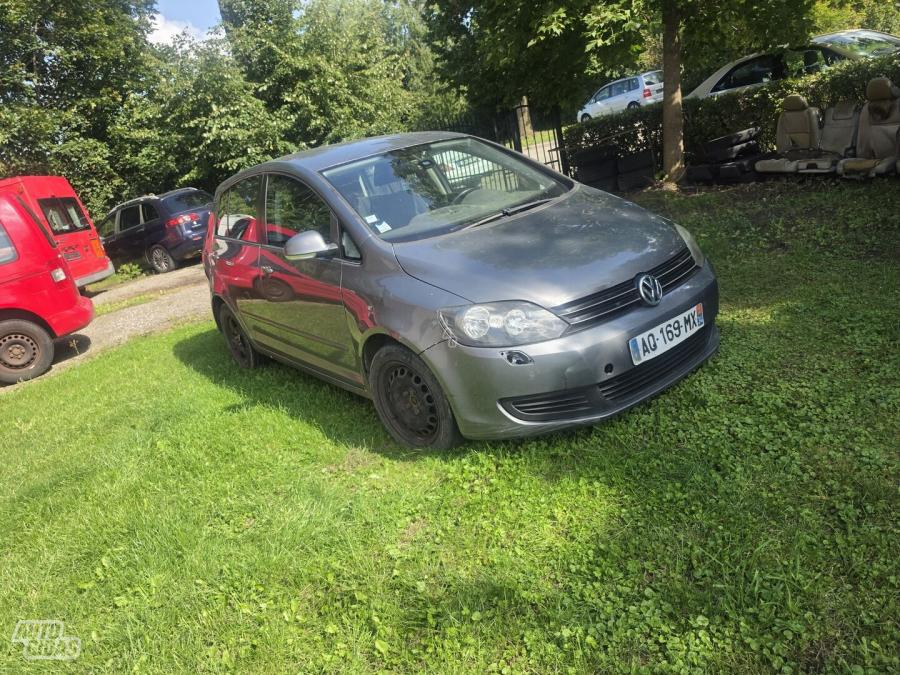 Volkswagen Golf Plus 2010 Viļņa, ar dzinēja tilpumu 1.60 L un nobraukumu 267 tūkst. km par 2250 €, foto 13 vietnē AUTOMOTO.COM.LV