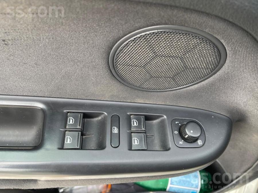 Volkswagen Golf Plus 2012 Rīga, ar dzinēja tilpumu 1.40 L un nobraukumu 194 tūkst. km par 4500 €, foto 11 vietnē AUTOMOTO.COM.LV