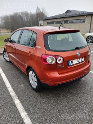 Orange Volkswagen Golf Plus 2006 in Valmiera, with an engine capacity of 1.90 L and mileage of 281 thousand km for 2800 €, photo  on AUTOMOTO.COM.LV