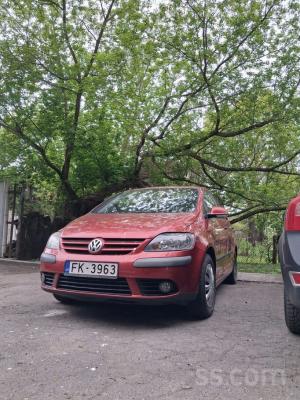 Sarkans Volkswagen Golf Plus 2005 Rīga, ar dzinēja tilpumu 1.60 L un nobraukumu 278 tūkst. km par 1400 €, foto  vietnē AUTOMOTO.COM.LV
