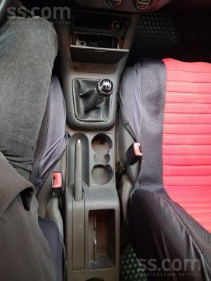 Red Volkswagen Golf Plus 2005 in Riga, with an engine capacity of 1.60 L and mileage of 278 thousand km for 1400 €, photo 15 on AUTOMOTO.COM.LV