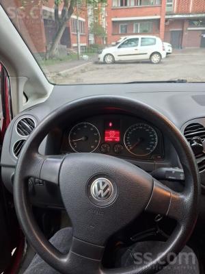Red Volkswagen Golf Plus 2005 in Riga, with an engine capacity of 1.60 L and mileage of 278 thousand km for 1400 €, photo 16 on AUTOMOTO.COM.LV