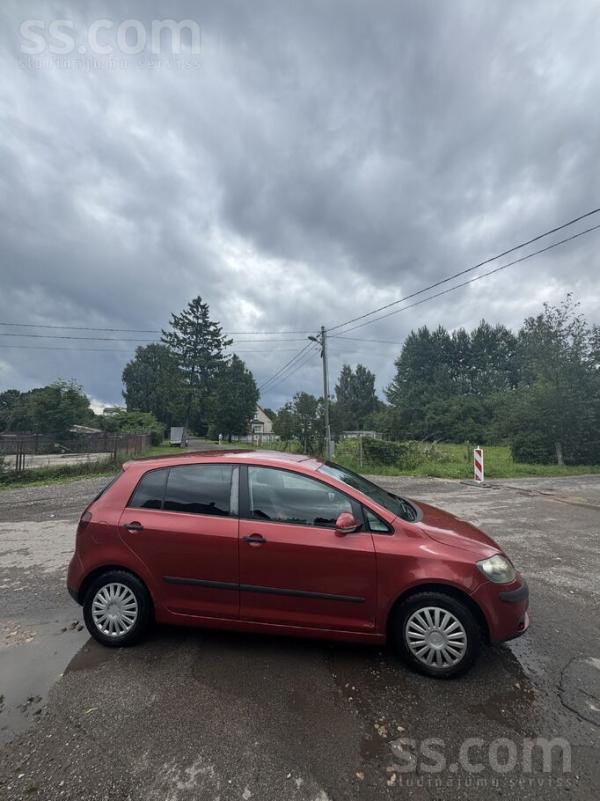 Sarkans Volkswagen Golf Plus 2005 Rīga, ar dzinēja tilpumu 1.60 L un nobraukumu 278 tūkst. km par 1200 €, foto 3 vietnē AUTOMOTO.COM.LV