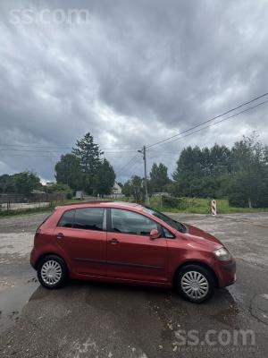 Sarkans Volkswagen Golf Plus 2005 Rīga, ar dzinēja tilpumu 1.60 L un nobraukumu 278 tūkst. km par 1200 €, foto 4 vietnē AUTOMOTO.COM.LV