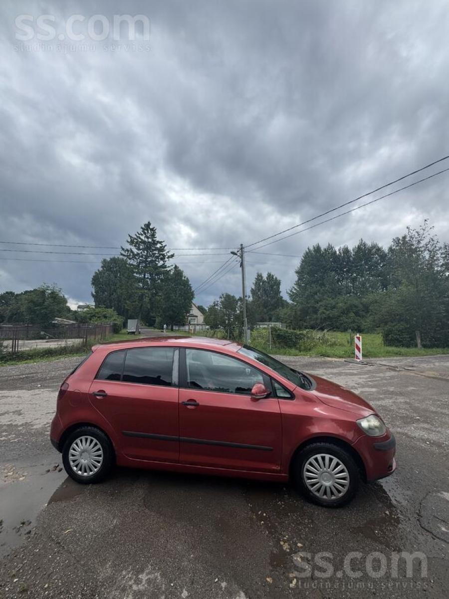Sarkans Volkswagen Golf Plus 2005 Rīga, ar dzinēja tilpumu 1.60 L un nobraukumu 278 tūkst. km par 1200 €, foto 4 vietnē AUTOMOTO.COM.LV