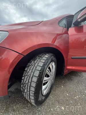 Sarkans Volkswagen Golf Plus 2005 Rīga, ar dzinēja tilpumu 1.60 L un nobraukumu 278 tūkst. km par 1200 €, foto 9 vietnē AUTOMOTO.COM.LV