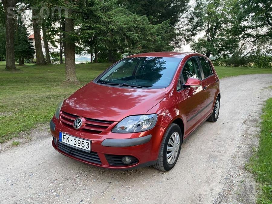 Sarkans Volkswagen Golf Plus 2005 Jelgava, ar dzinēja tilpumu 1.60 L un nobraukumu 278 tūkst. km par 1750 €, foto 4 vietnē AUTOMOTO.COM.LV