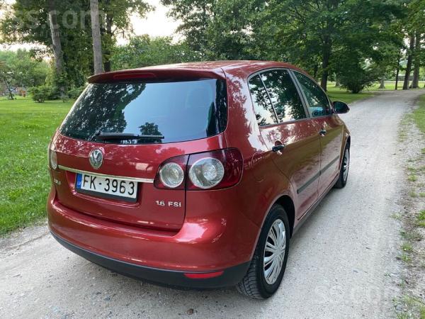 Red Volkswagen Golf Plus 2005 in Jelgava, with an engine capacity of 1.60 L and mileage of 278 thousand km for 1750 €, photo 4 on AUTOMOTO.COM.LV
