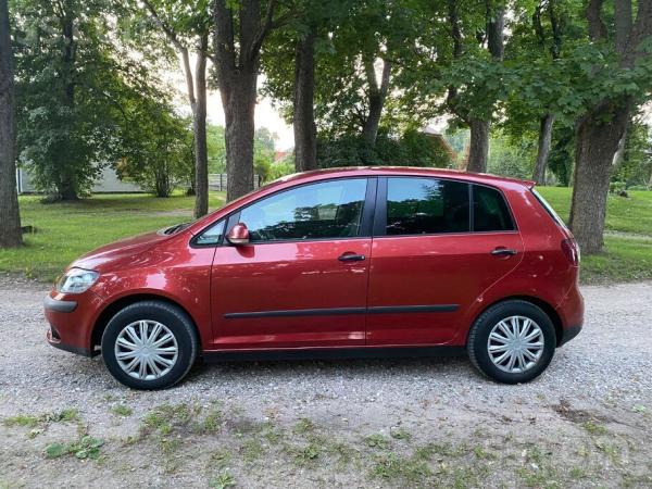 Red Volkswagen Golf Plus 2005 in Jelgava, with an engine capacity of 1.60 L and mileage of 278 thousand km for 1750 €, photo 8 on AUTOMOTO.COM.LV
