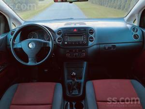Sarkans Volkswagen Golf Plus 2005 Jelgava, ar dzinēja tilpumu 1.60 L un nobraukumu 278 tūkst. km par 1750 €, foto 12 vietnē AUTOMOTO.COM.LV