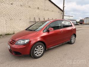 Sarkans Volkswagen Golf Plus 2005 Liepāja, ar dzinēja tilpumu 2.00 L un nobraukumu 321 tūkst. km par 1650 €, foto 3 vietnē AUTOMOTO.COM.LV