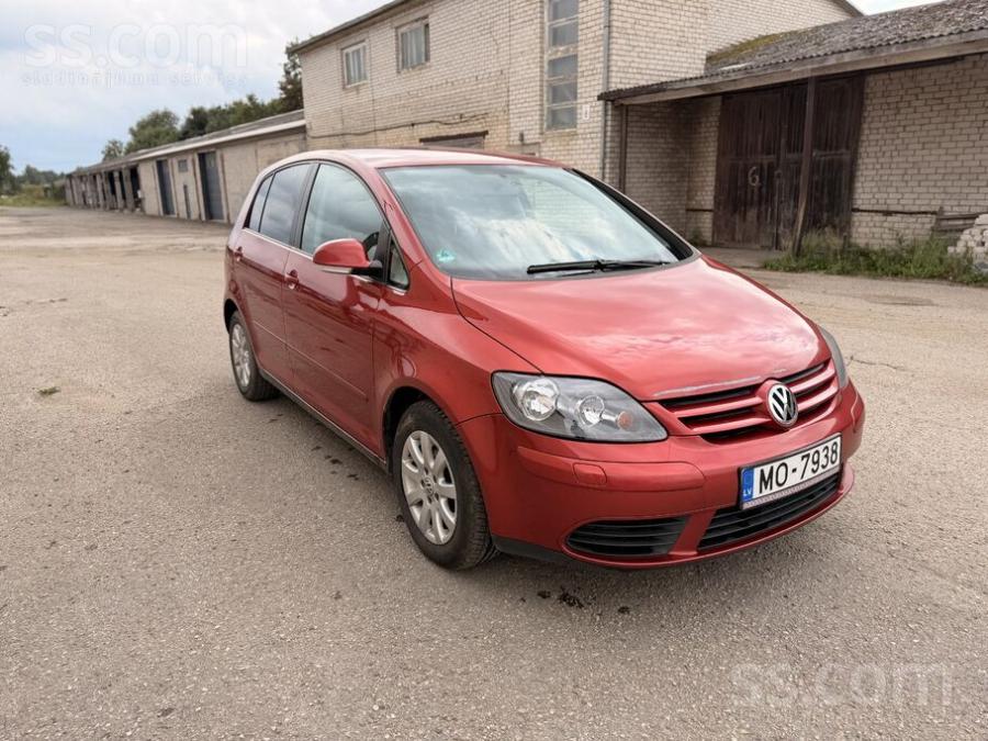 Sarkans Volkswagen Golf Plus 2005 Liepāja, ar dzinēja tilpumu 2.00 L un nobraukumu 321 tūkst. km par 1650 €, foto 6 vietnē AUTOMOTO.COM.LV