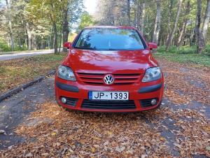 Red Volkswagen Golf Plus 2005 in Liepaja, with an engine capacity of 1.90 L and mileage of 340 thousand km for 1590 €, photo 4 on AUTOMOTO.COM.LV