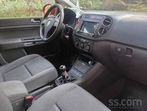 Red Volkswagen Golf Plus 2005 in Liepaja, with an engine capacity of 1.90 L and mileage of 340 thousand km for 1590 €, photo 7 on AUTOMOTO.COM.LV