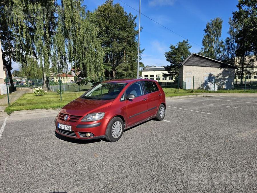 Sarkans Volkswagen Golf Plus 2006 Valmiera, ar dzinēja tilpumu 1.60 L un nobraukumu 162 tūkst. km par 2150 €, foto 1 vietnē AUTOMOTO.COM.LV